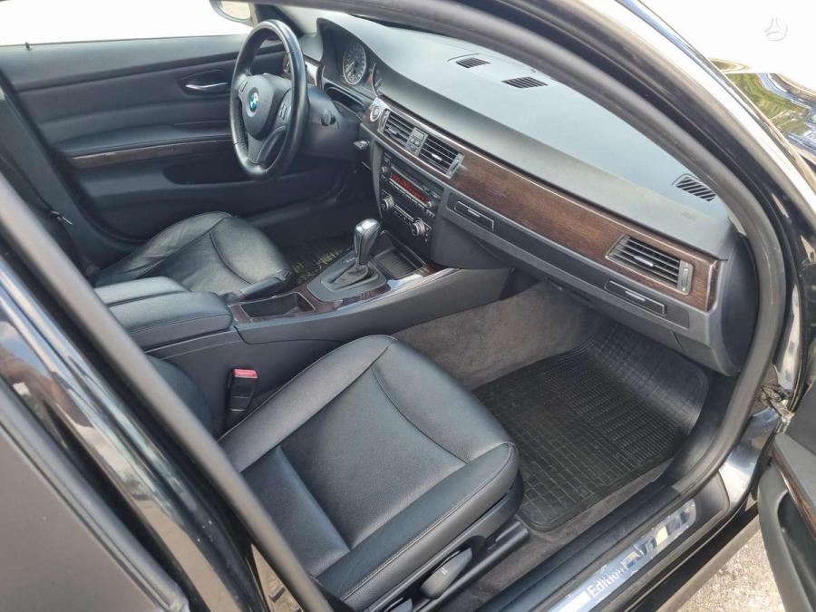Melns BMW 318 2011 Pakruojis, ar dzinēja tilpumu 2.00 L un nobraukumu 263 tūkst. km par 3750 €, foto 12 vietnē AUTOMOTO.COM.LV