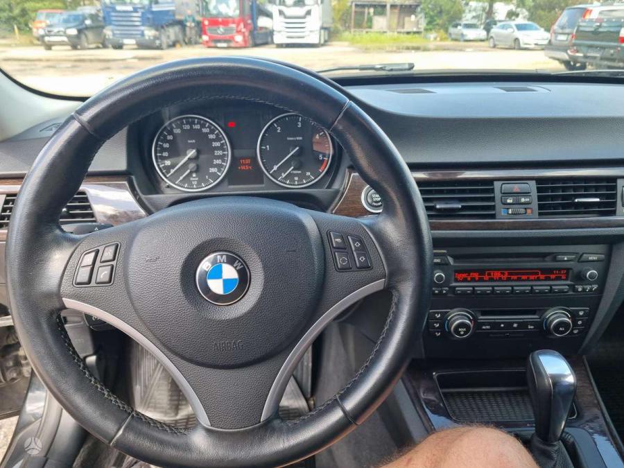 Melns BMW 318 2011 Pakruojis, ar dzinēja tilpumu 2.00 L un nobraukumu 263 tūkst. km par 3750 €, foto 15 vietnē AUTOMOTO.COM.LV