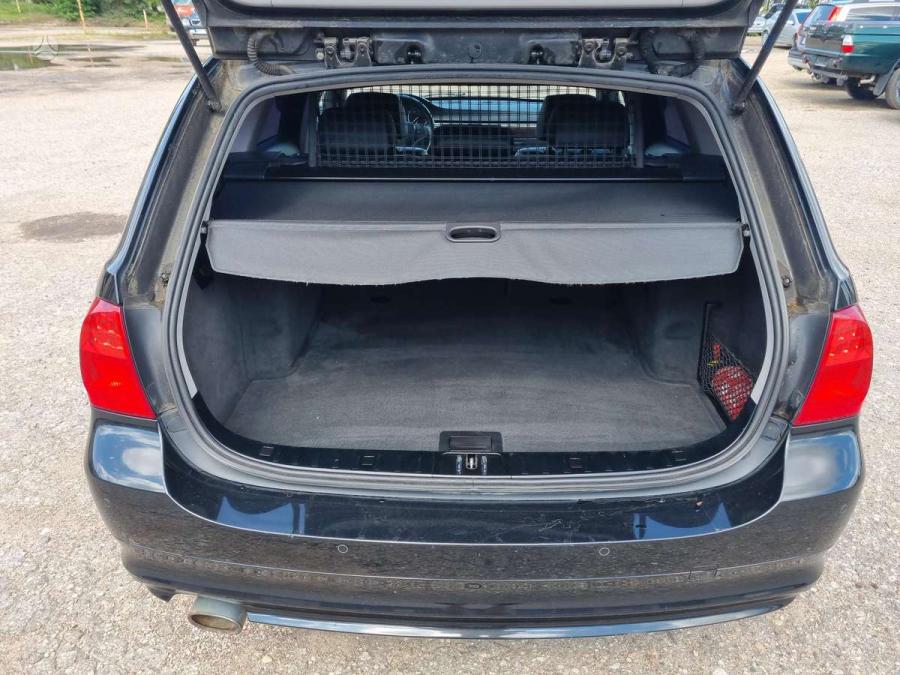 Melns BMW 318 2011 Pakruojis, ar dzinēja tilpumu 2.00 L un nobraukumu 263 tūkst. km par 3750 €, foto 16 vietnē AUTOMOTO.COM.LV