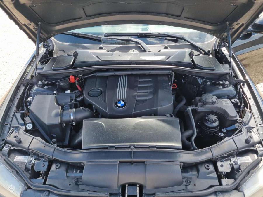 Melns BMW 318 2011 Pakruojis, ar dzinēja tilpumu 2.00 L un nobraukumu 263 tūkst. km par 3750 €, foto 17 vietnē AUTOMOTO.COM.LV