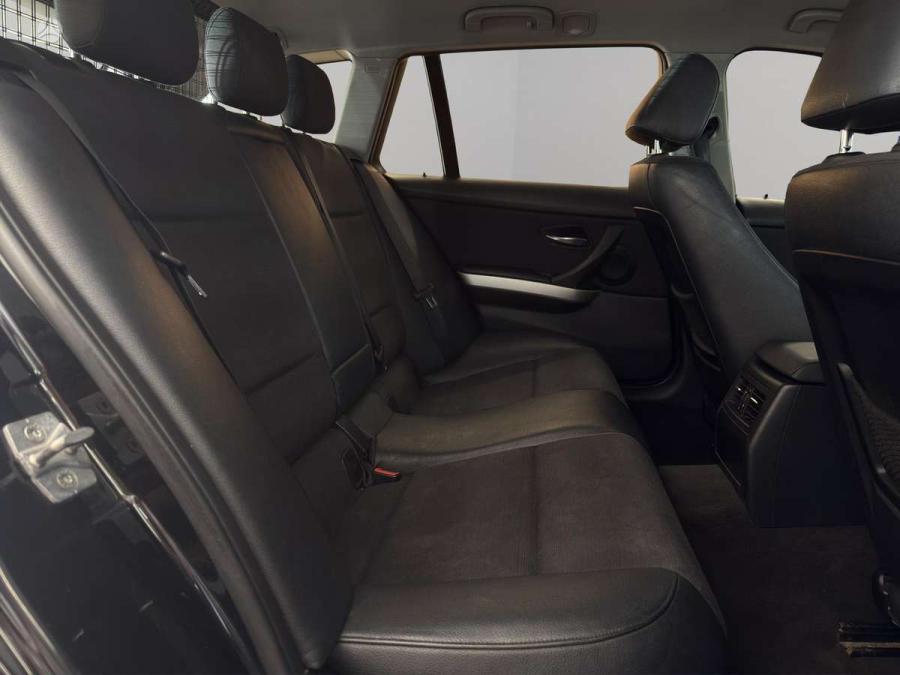 Melns BMW 318 2011 Kauņa, ar dzinēja tilpumu 2.00 L un nobraukumu 376 tūkst. km par 4999 €, foto 10 vietnē AUTOMOTO.COM.LV