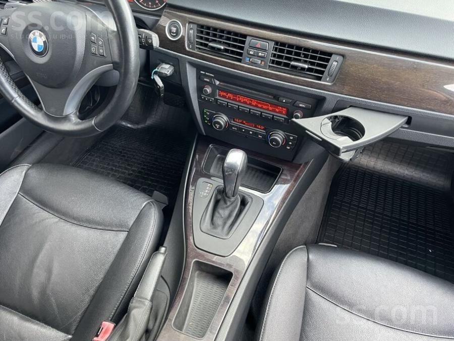 Black BMW 318 2011 in Riga, with an engine capacity of 2.00 L and mileage of 263 thousand km for 5200 €, photo 17 on AUTOMOTO.COM.LV
