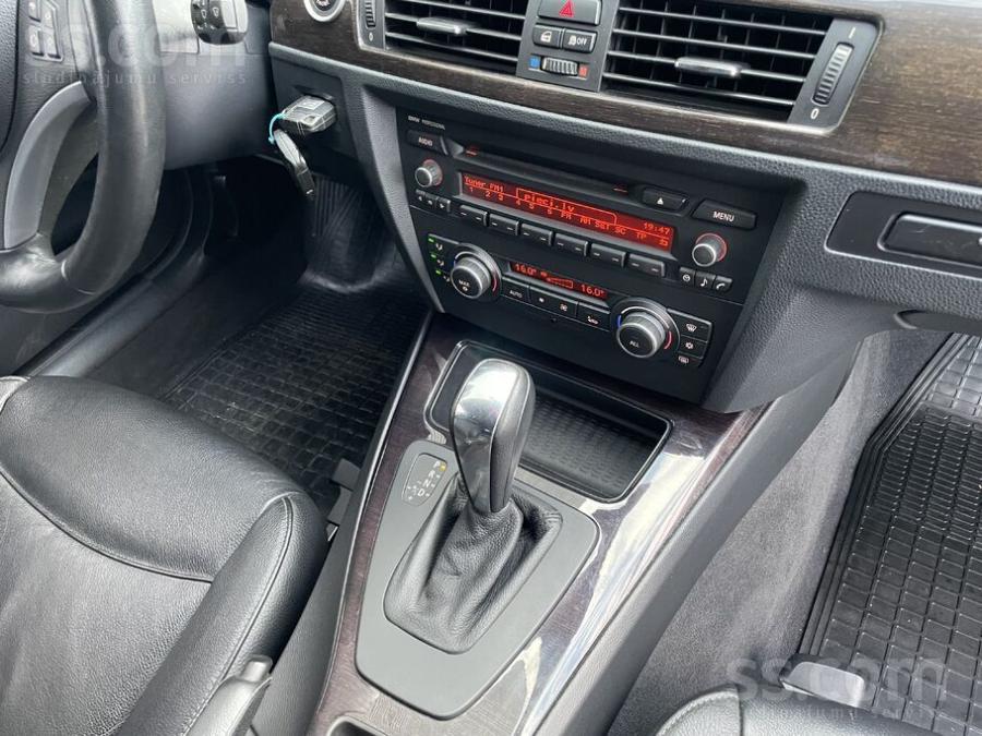 Black BMW 318 2011 in Riga, with an engine capacity of 2.00 L and mileage of 263 thousand km for 5200 €, photo 20 on AUTOMOTO.COM.LV