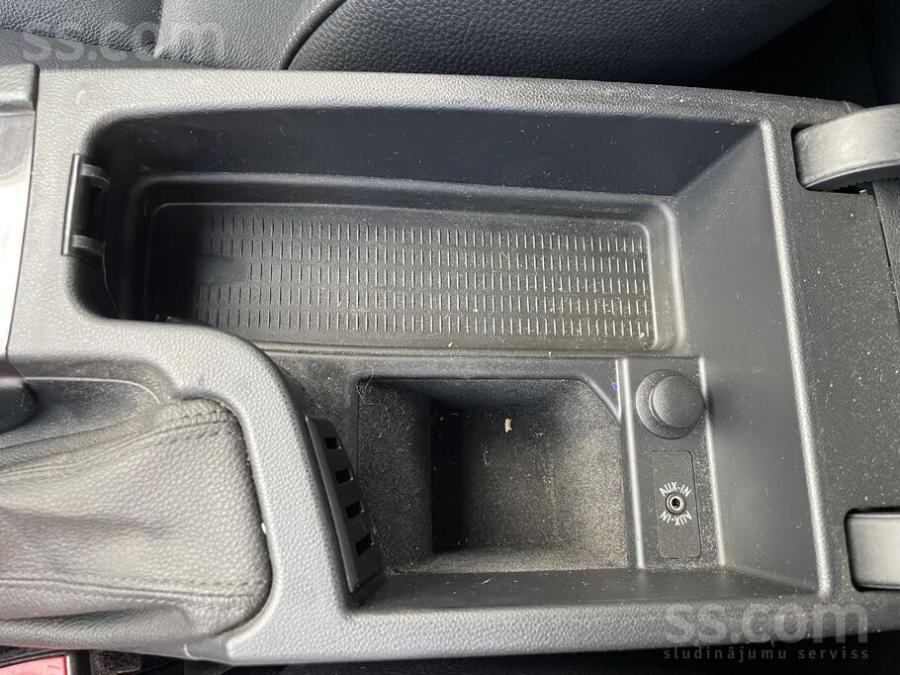 Black BMW 318 2011 in Riga, with an engine capacity of 2.00 L and mileage of 263 thousand km for 5200 €, photo 30 on AUTOMOTO.COM.LV