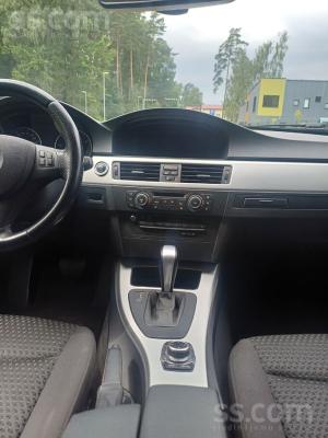 Black BMW 318 2011 in Ogre, with an engine capacity of 2.00 L and mileage of 273 thousand km for 5055 €, photo 19 on AUTOMOTO.COM.LV