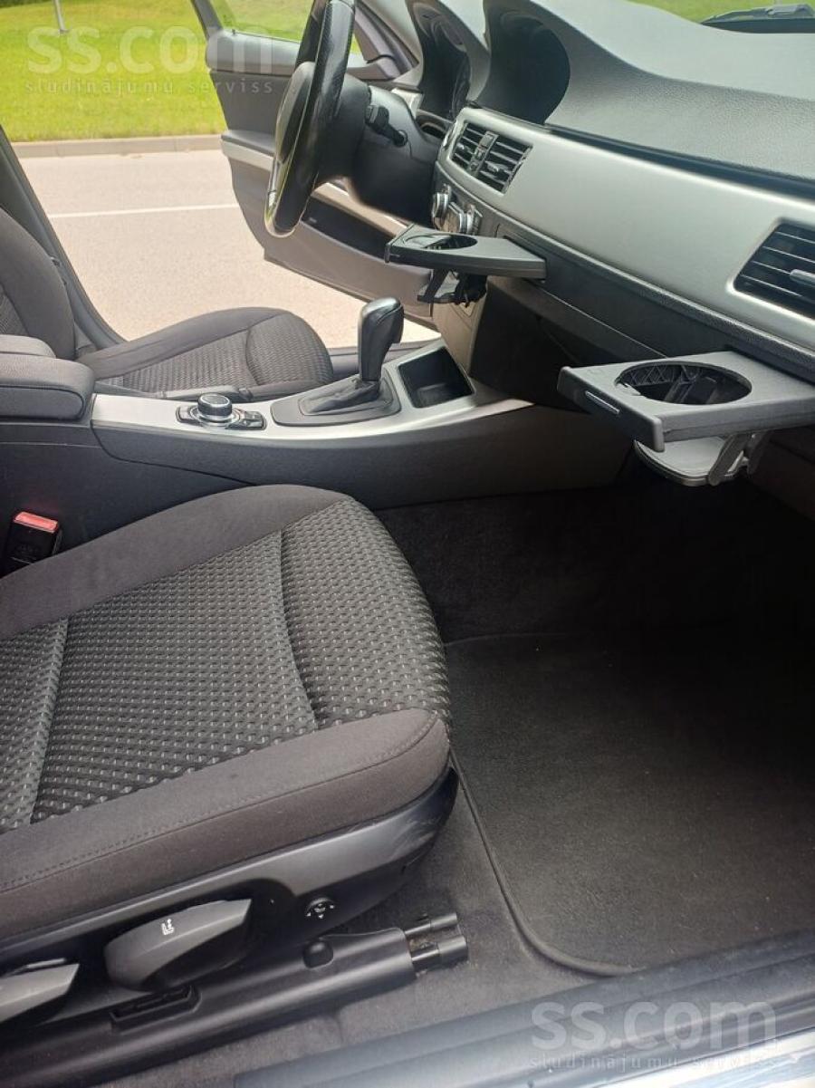 Black BMW 318 2011 in Ogre, with an engine capacity of 2.00 L and mileage of 273 thousand km for 5055 €, photo 22 on AUTOMOTO.COM.LV