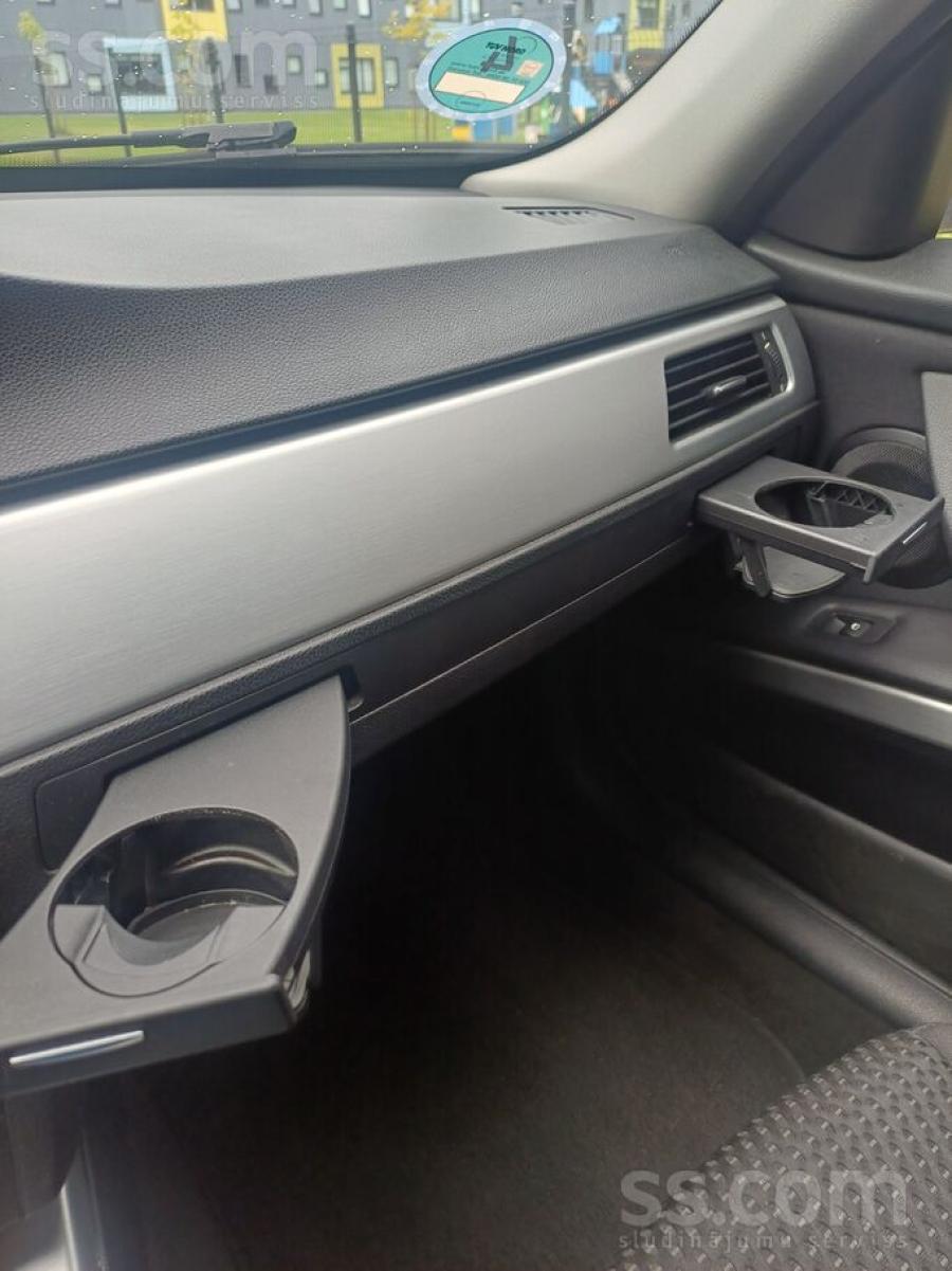 Black BMW 318 2011 in Ogre, with an engine capacity of 2.00 L and mileage of 273 thousand km for 5055 €, photo 23 on AUTOMOTO.COM.LV