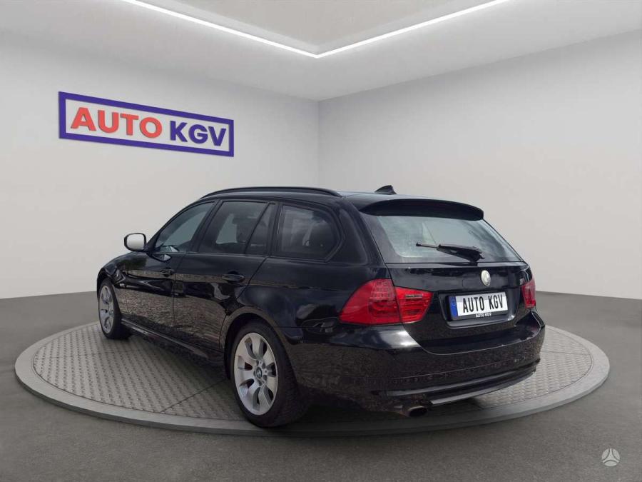 Black BMW 318 2011 in Kaunas, with an engine capacity of 2.00 L and mileage of 376 thousand km for 4999 €, photo 4 on AUTOMOTO.COM.LV