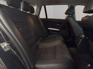 Black BMW 318 2011 in Kaunas, with an engine capacity of 2.00 L and mileage of 376 thousand km for 4999 €, photo 10 on AUTOMOTO.COM.LV