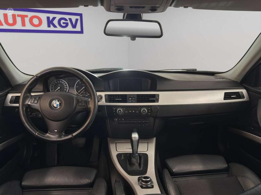 Black BMW 318 2011 in Kaunas, with an engine capacity of 2.00 L and mileage of 376 thousand km for 4999 €, photo 13 on AUTOMOTO.COM.LV
