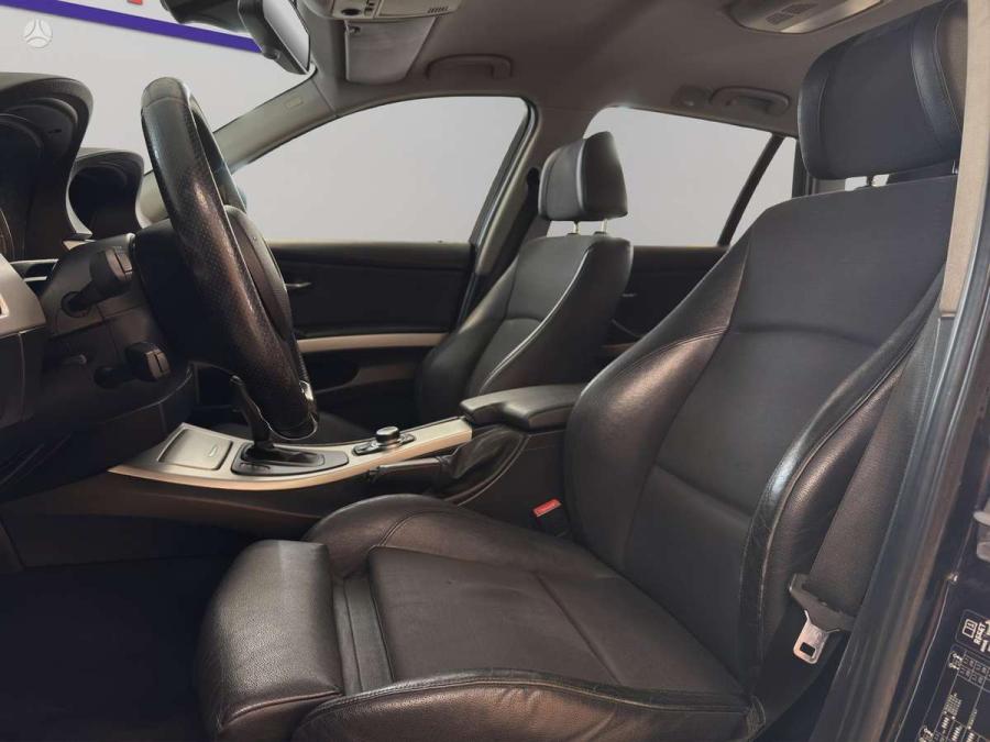 Black BMW 318 2011 in Kaunas, with an engine capacity of 2.00 L and mileage of 376 thousand km for 4999 €, photo 15 on AUTOMOTO.COM.LV