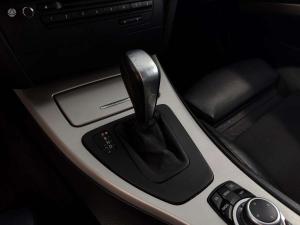 Black BMW 318 2011 in Kaunas, with an engine capacity of 2.00 L and mileage of 376 thousand km for 4999 €, photo 16 on AUTOMOTO.COM.LV