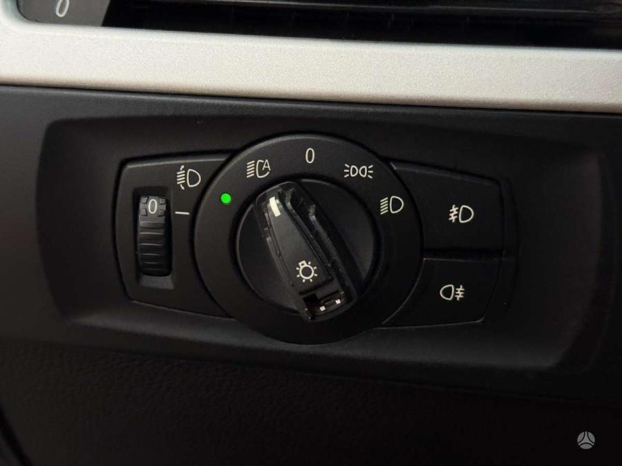 Black BMW 318 2011 in Kaunas, with an engine capacity of 2.00 L and mileage of 376 thousand km for 4999 €, photo 20 on AUTOMOTO.COM.LV