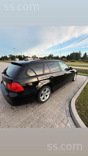 Black BMW 318 2011 in Valmiera, with an engine capacity of 2.00 L and mileage of 391 thousand km for 4200 €, photo 3 on AUTOMOTO.COM.LV