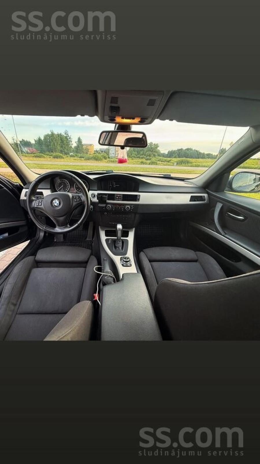 Black BMW 318 2011 in Valmiera, with an engine capacity of 2.00 L and mileage of 391 thousand km for 4200 €, photo 6 on AUTOMOTO.COM.LV
