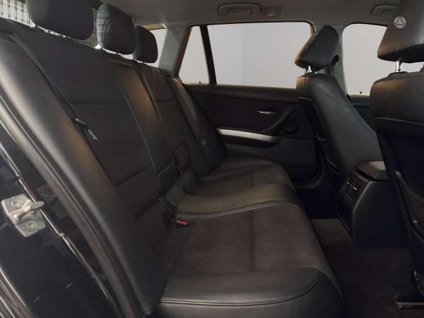 Black BMW 318 2011 in Kaunas, with an engine capacity of 2.00 L and mileage of 376 thousand km for 4999 €, photo 9 on AUTOMOTO.COM.LV