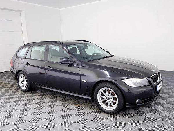 Black BMW 318 2011 in Tallinn, with an engine capacity of 2.00 L and mileage of 482 thousand km for 1899 €, photo 1 on AUTOMOTO.COM.LV