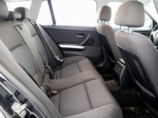 Black BMW 318 2011 in Tallinn, with an engine capacity of 2.00 L and mileage of 482 thousand km for 1899 €, photo 7 on AUTOMOTO.COM.LV
