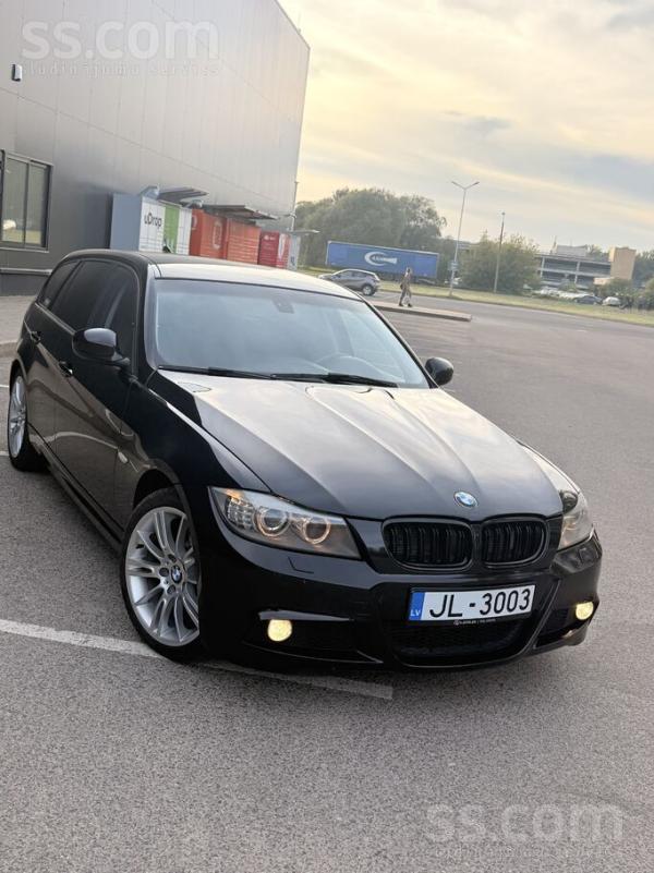 BMW 318 2011 in Riga on AUTOMOTO.COM.LV Black BMW 318 2011 in Riga, with an engine capacity of 2.00 L and mileage of 249 thousand km for 5700 €, photo 1 on AUTOMOTO.COM.LV