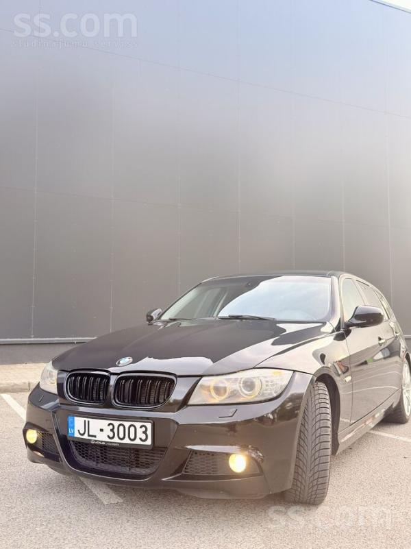 BMW 318 2011 in Riga on AUTOMOTO.COM.LV Black BMW 318 2011 in Riga, with an engine capacity of 2.00 L and mileage of 249 thousand km for 5700 €, photo 3 on AUTOMOTO.COM.LV