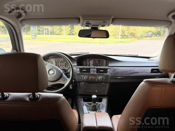 BMW 318 2011 in Riga on AUTOMOTO.COM.LV Black BMW 318 2011 in Riga, with an engine capacity of 2.00 L and mileage of 249 thousand km for 5700 €, photo 8 on AUTOMOTO.COM.LV