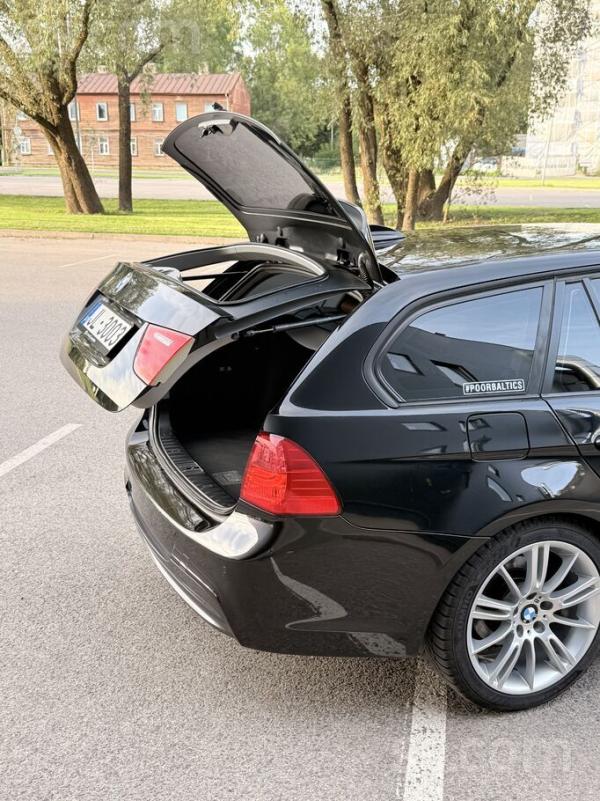 BMW 318 2011 in Riga on AUTOMOTO.COM.LV Black BMW 318 2011 in Riga, with an engine capacity of 2.00 L and mileage of 249 thousand km for 5700 €, photo 10 on AUTOMOTO.COM.LV
