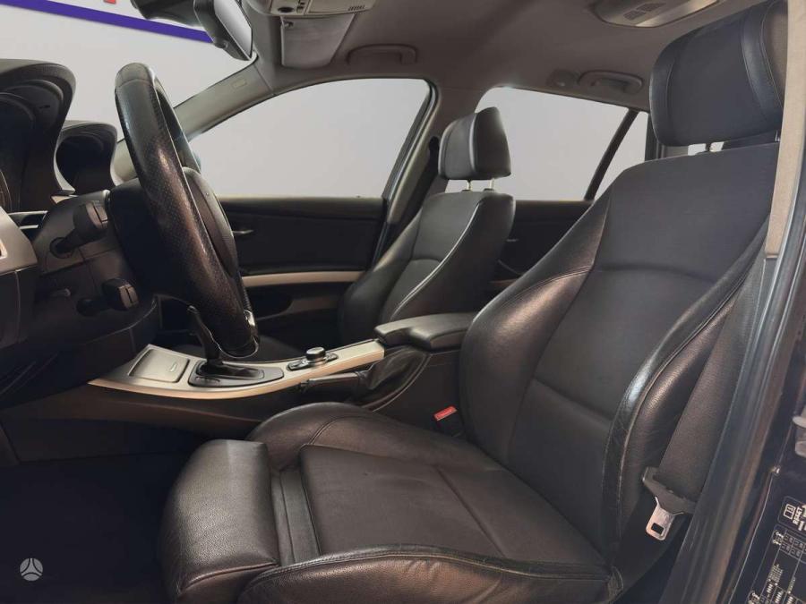 Black BMW 318 2011 in Kaunas, with an engine capacity of 2.00 L and mileage of 376 thousand km for 4999 €, photo 15 on AUTOMOTO.COM.LV