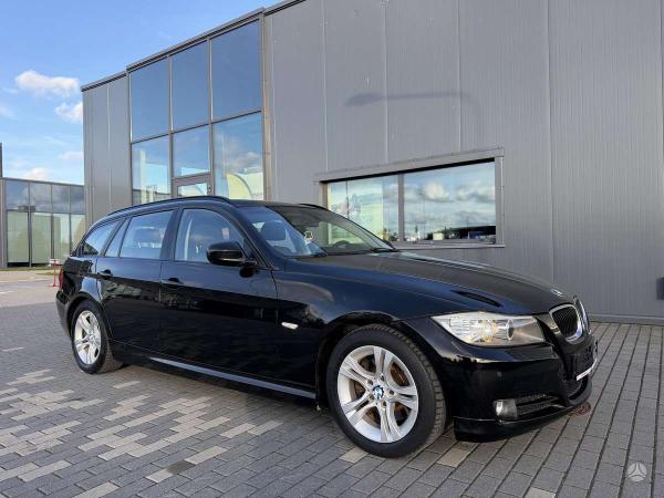 Black BMW 318 2011 in Siauliai, with an engine capacity of 2.00 L and mileage of 303 thousand km for 3990 €, photo 3 on AUTOMOTO.COM.LV