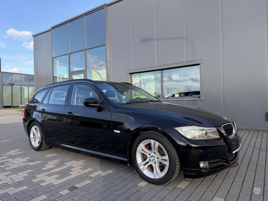 Melns BMW 318 2011 Šauļi, ar dzinēja tilpumu 2.00 L un nobraukumu 303 tūkst. km par 3990 €, foto 3 vietnē AUTOMOTO.COM.LV