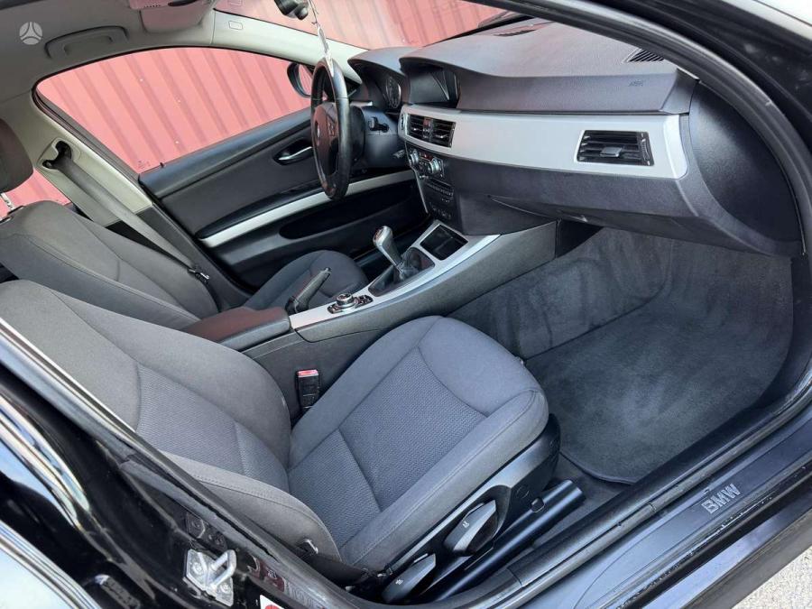 Melns BMW 318 2011 Šauļi, ar dzinēja tilpumu 2.00 L un nobraukumu 303 tūkst. km par 3990 €, foto 8 vietnē AUTOMOTO.COM.LV