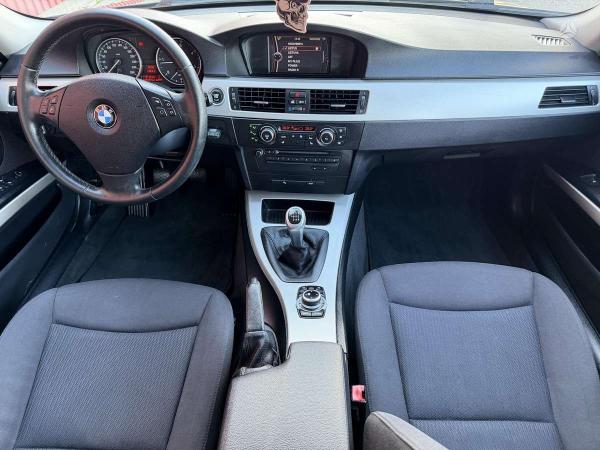 Black BMW 318 2011 in Siauliai, with an engine capacity of 2.00 L and mileage of 303 thousand km for 3990 €, photo 10 on AUTOMOTO.COM.LV