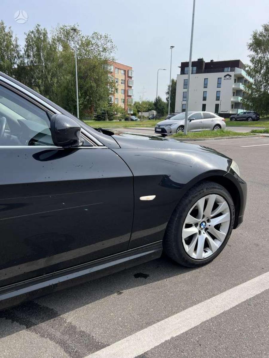 Черный БМВ 318 2011 в Вильнюс, объемом двигателя 2.00 л и пробегом 356 тыс. км за 3100 €, фото 8 на AUTOMOTO.COM.LV