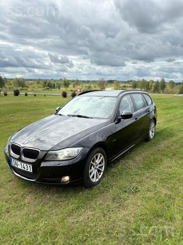BMW 318 2011 in Daugavpils on AUTOMOTO.COM.LV Black BMW 318 2011 in Daugavpils, with an engine capacity of 2.00 L and mileage of 307 thousand km for 4400 €, photo 6 on AUTOMOTO.COM.LV