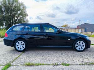 Black BMW 318 2011 in Riga, with an engine capacity of 2.00 L and mileage of 302 thousand km for 4490 €, photo 6 on AUTOMOTO.COM.LV