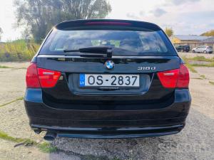 Black BMW 318 2011 in Riga, with an engine capacity of 2.00 L and mileage of 302 thousand km for 4490 €, photo 9 on AUTOMOTO.COM.LV