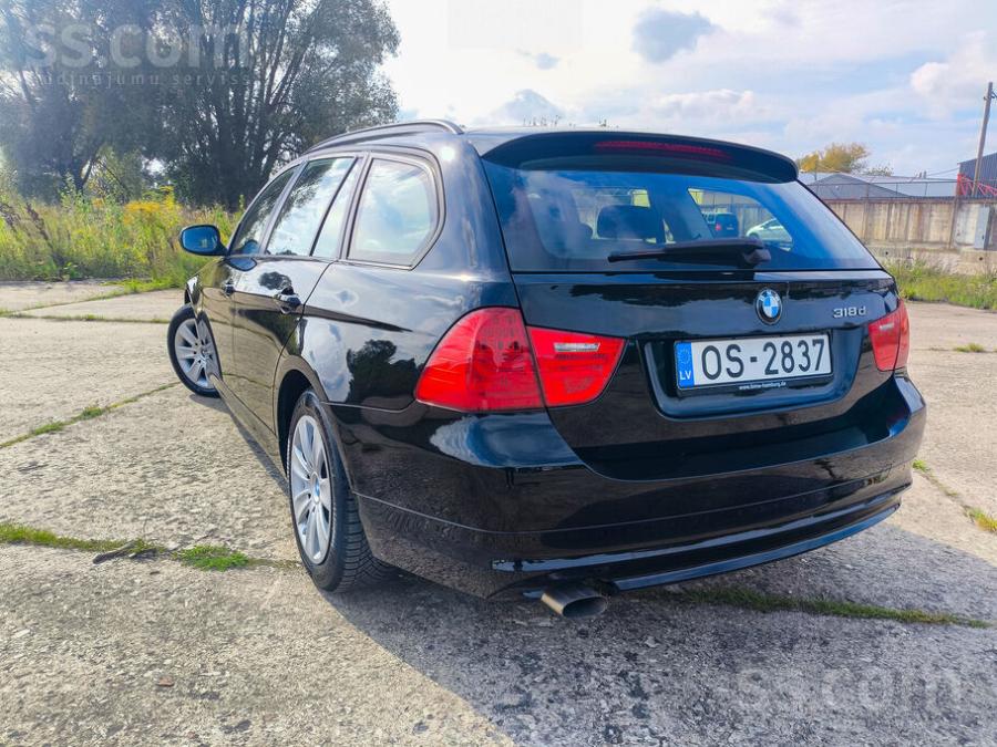 Black BMW 318 2011 in Riga, with an engine capacity of 2.00 L and mileage of 302 thousand km for 4490 €, photo 10 on AUTOMOTO.COM.LV