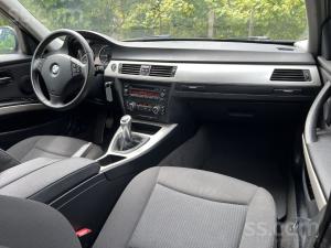 Black BMW 318 2012 in Jelgava, with an engine capacity of 2.00 L and mileage of 269 thousand km for 1450 €, photo 16 on AUTOMOTO.COM.LV
