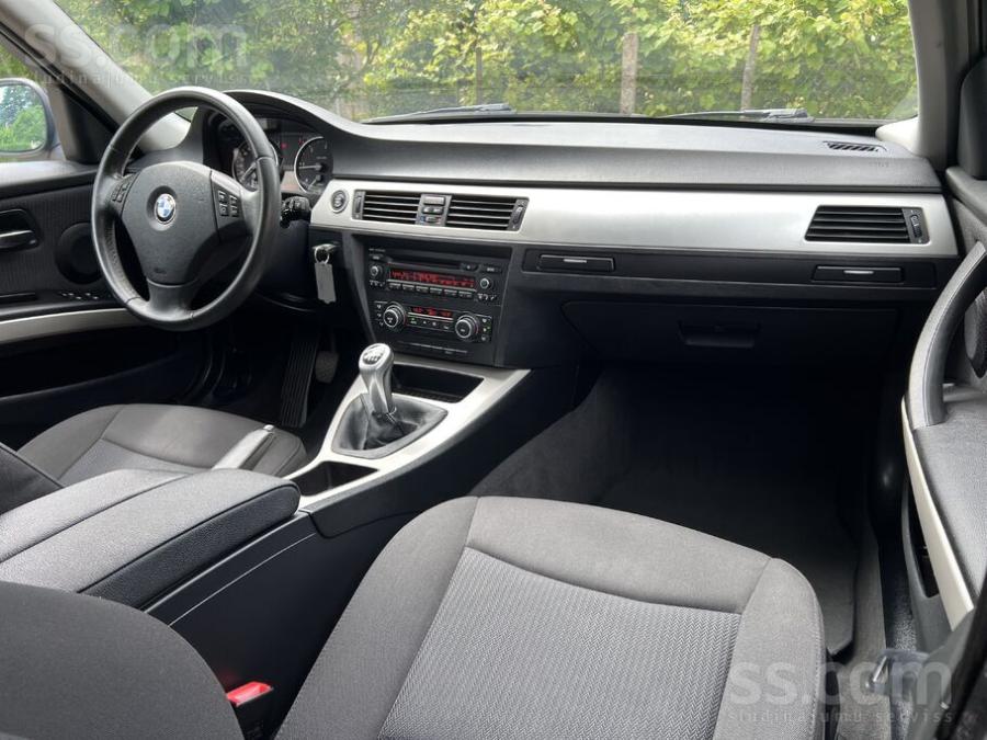 Black BMW 318 2012 in Jelgava, with an engine capacity of 2.00 L and mileage of 269 thousand km for 1450 €, photo 16 on AUTOMOTO.COM.LV