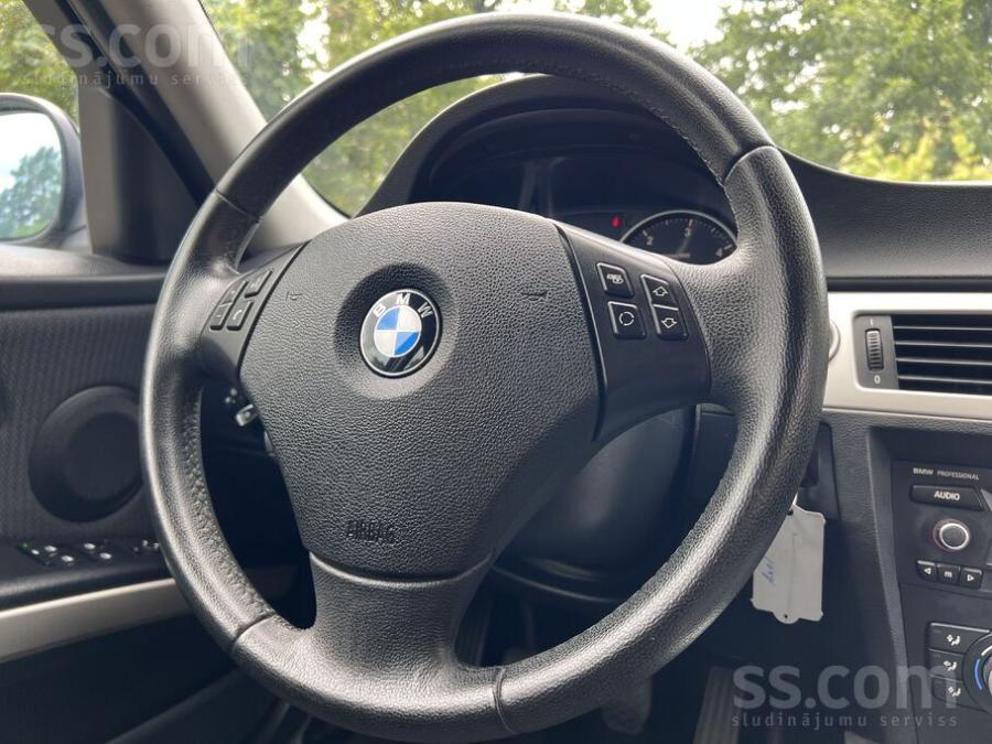 Black BMW 318 2012 in Jelgava, with an engine capacity of 2.00 L and mileage of 269 thousand km for 1450 €, photo 18 on AUTOMOTO.COM.LV