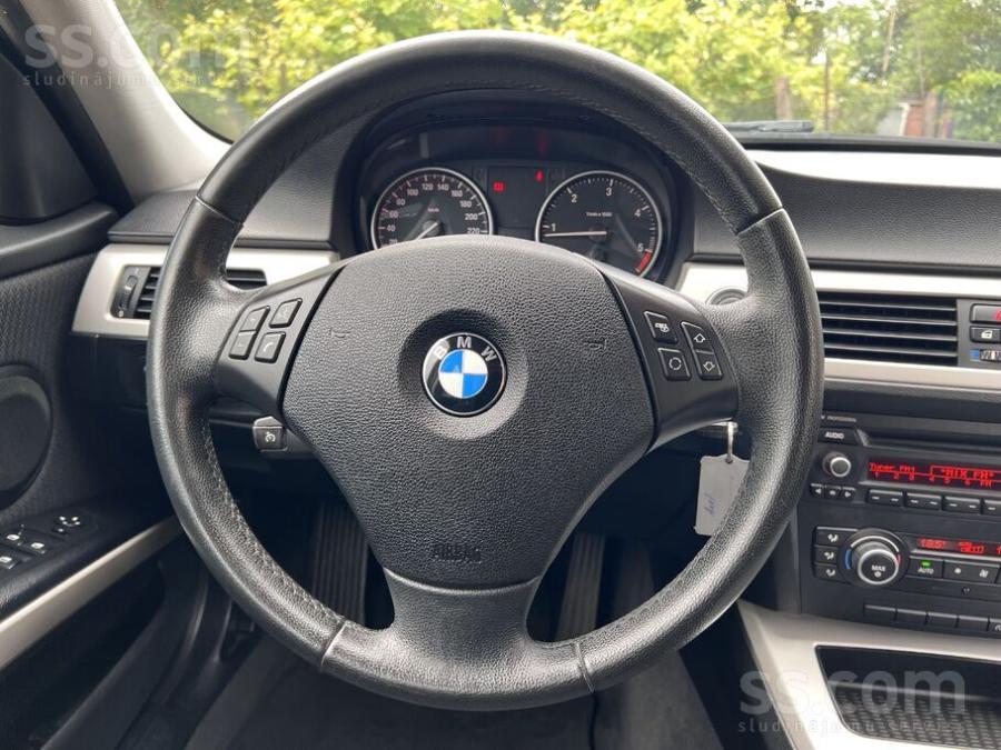 Black BMW 318 2012 in Jelgava, with an engine capacity of 2.00 L and mileage of 269 thousand km for 1450 €, photo 19 on AUTOMOTO.COM.LV