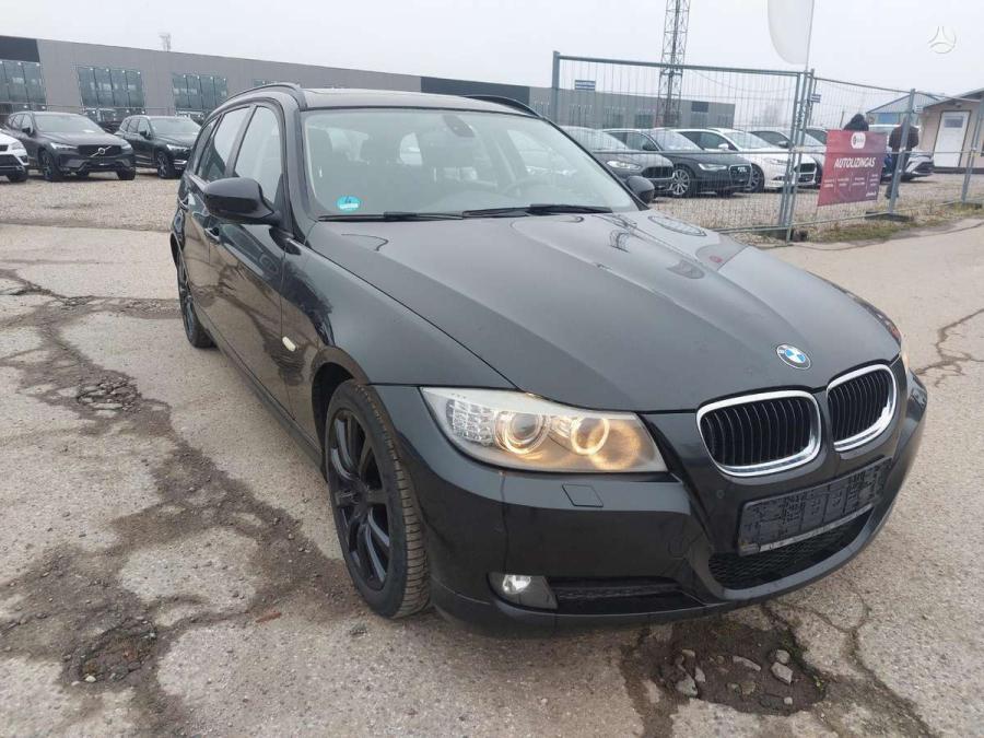 Melns BMW 318 2012 Kauņa, ar dzinēja tilpumu 2.00 L un nobraukumu 300 tūkst. km par 3890 €, foto 2 vietnē AUTOMOTO.COM.LV