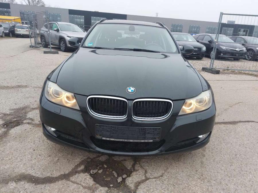 Melns BMW 318 2012 Kauņa, ar dzinēja tilpumu 2.00 L un nobraukumu 300 tūkst. km par 3890 €, foto 3 vietnē AUTOMOTO.COM.LV