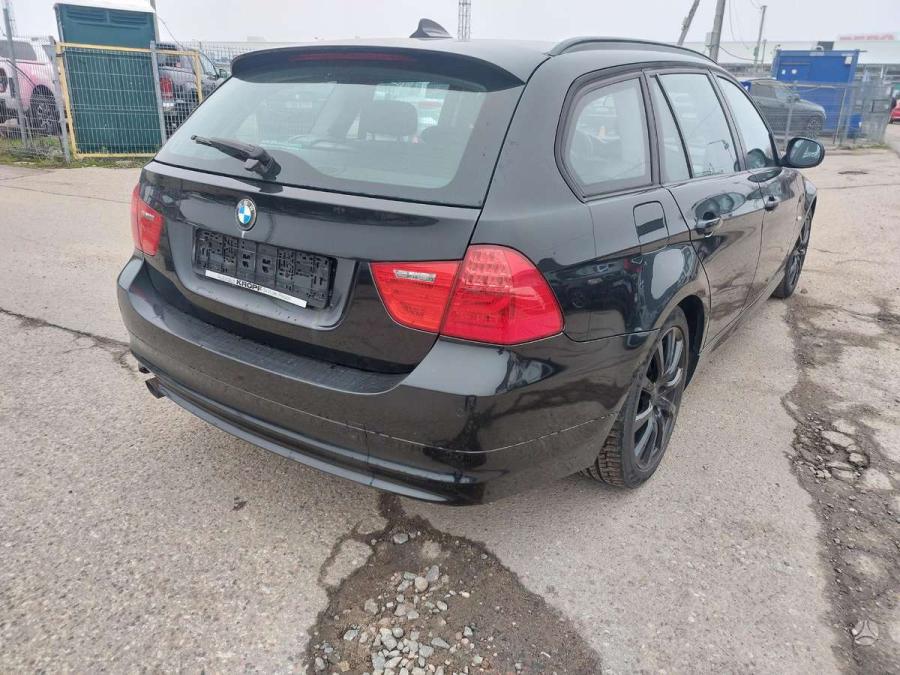 Melns BMW 318 2012 Kauņa, ar dzinēja tilpumu 2.00 L un nobraukumu 300 tūkst. km par 3890 €, foto 4 vietnē AUTOMOTO.COM.LV