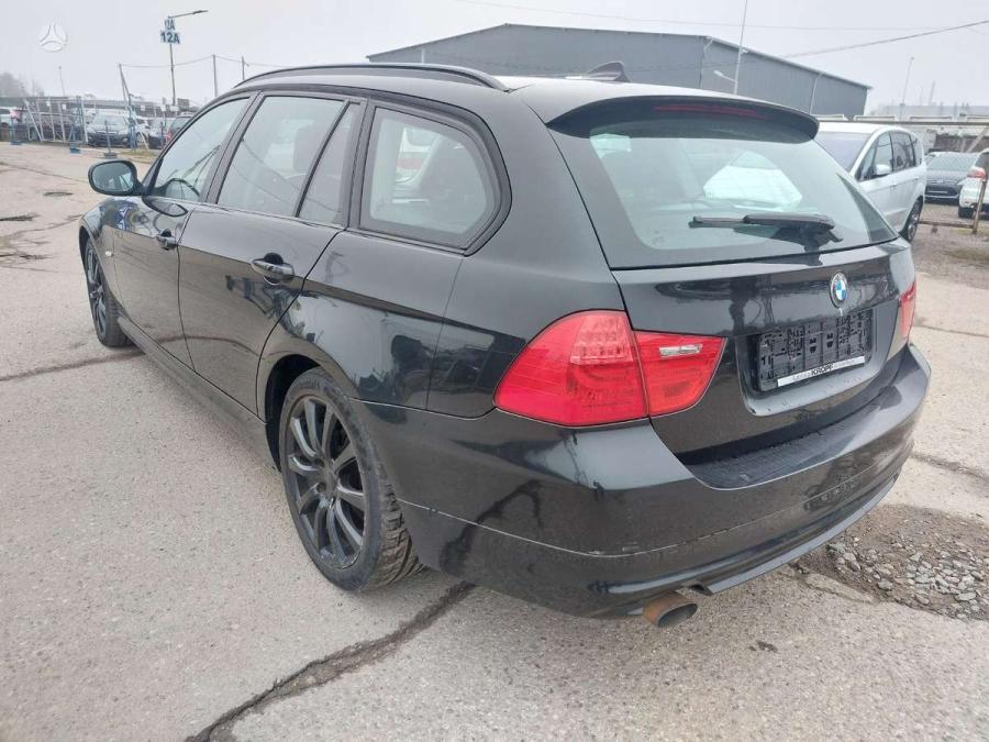 Melns BMW 318 2012 Kauņa, ar dzinēja tilpumu 2.00 L un nobraukumu 300 tūkst. km par 3890 €, foto 5 vietnē AUTOMOTO.COM.LV