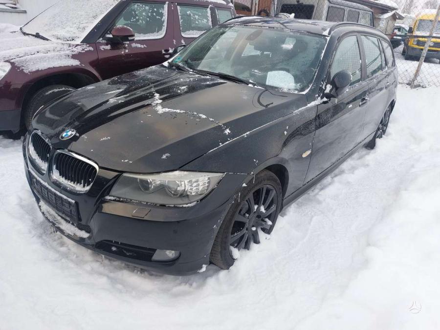 Black BMW 318 2012 in Kaunas, with an engine capacity of 2.00 L and mileage of 300 thousand km for 3890 €, photo 2 on AUTOMOTO.COM.LV