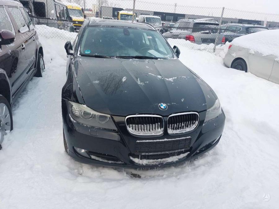 Black BMW 318 2012 in Kaunas, with an engine capacity of 2.00 L and mileage of 300 thousand km for 3890 €, photo 3 on AUTOMOTO.COM.LV