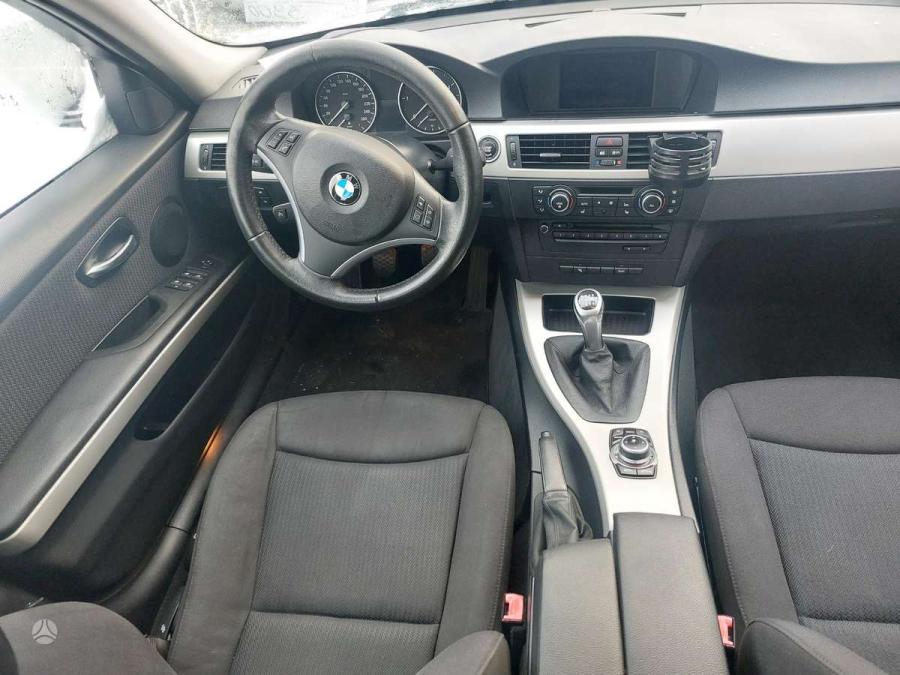 Black BMW 318 2012 in Kaunas, with an engine capacity of 2.00 L and mileage of 300 thousand km for 3890 €, photo 7 on AUTOMOTO.COM.LV