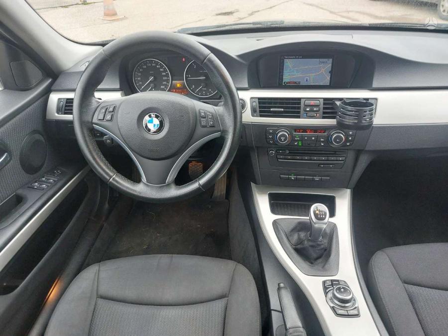 Black BMW 318 2012 in Kaunas, with an engine capacity of 2.00 L and mileage of 300 thousand km for 3890 €, photo 11 on AUTOMOTO.COM.LV