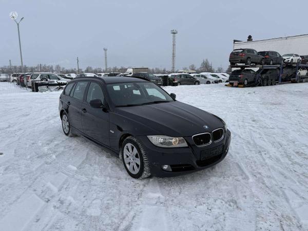 Black BMW 318 2012 in Marijampole, with an engine capacity of 2.00 L and mileage of 415 thousand km for 3900 €, photo 4 on AUTOMOTO.COM.LV