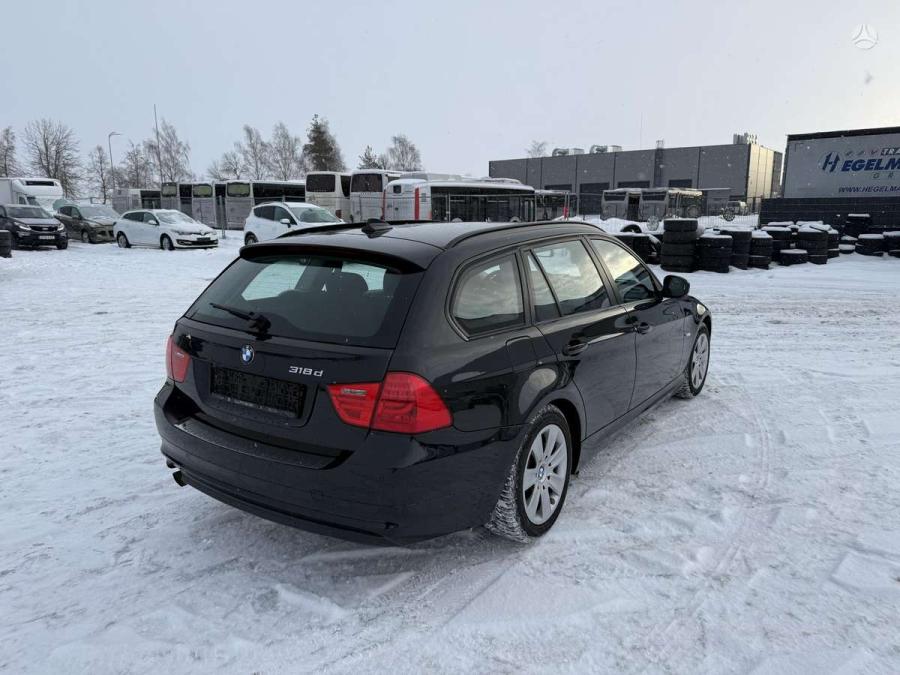 Melns BMW 318 2012 Marijampole, ar dzinēja tilpumu 2.00 L un nobraukumu 415 tūkst. km par 3900 €, foto 6 vietnē AUTOMOTO.COM.LV